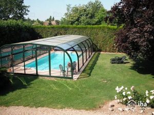 Alarme, barrière, couverture, abri : quelle sécurité pour votre piscine ? - Go Service