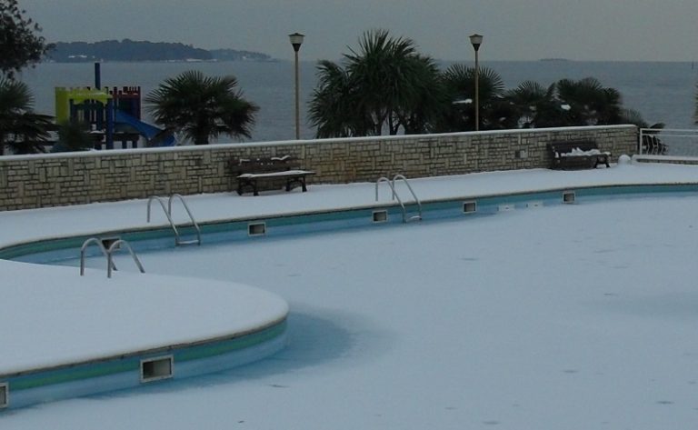 Protéger sa piscine et ses installations contre le gel - Go Service